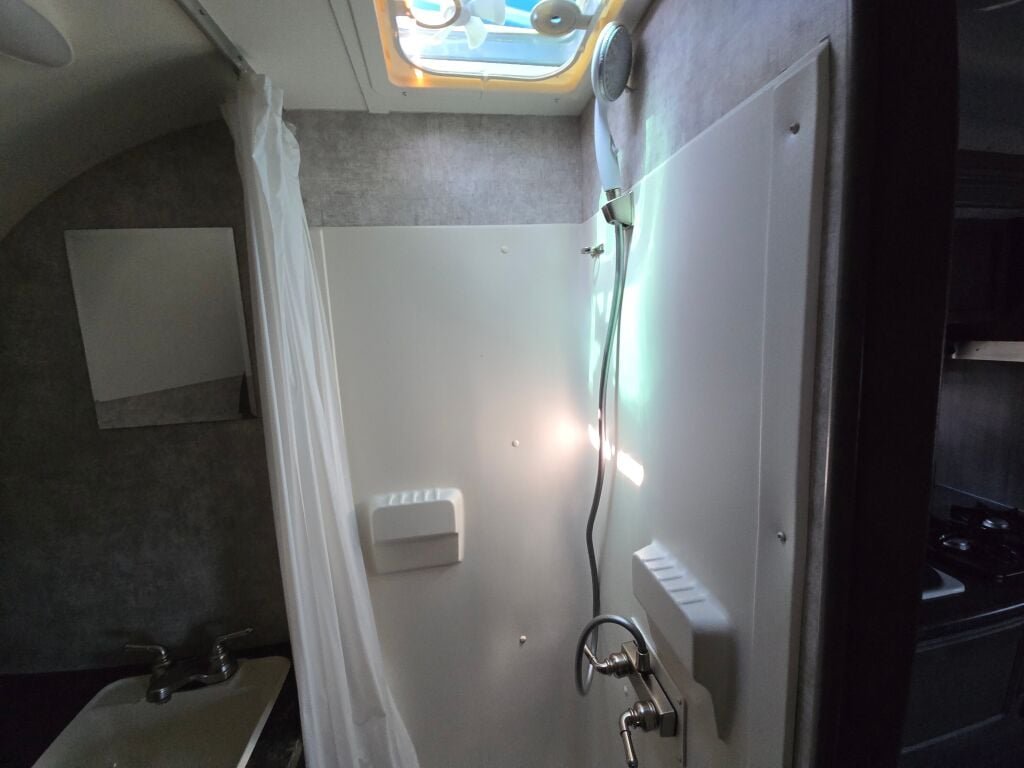 2016 Winnebago Winnie Drop 170S - Lone Star Storage And trailers