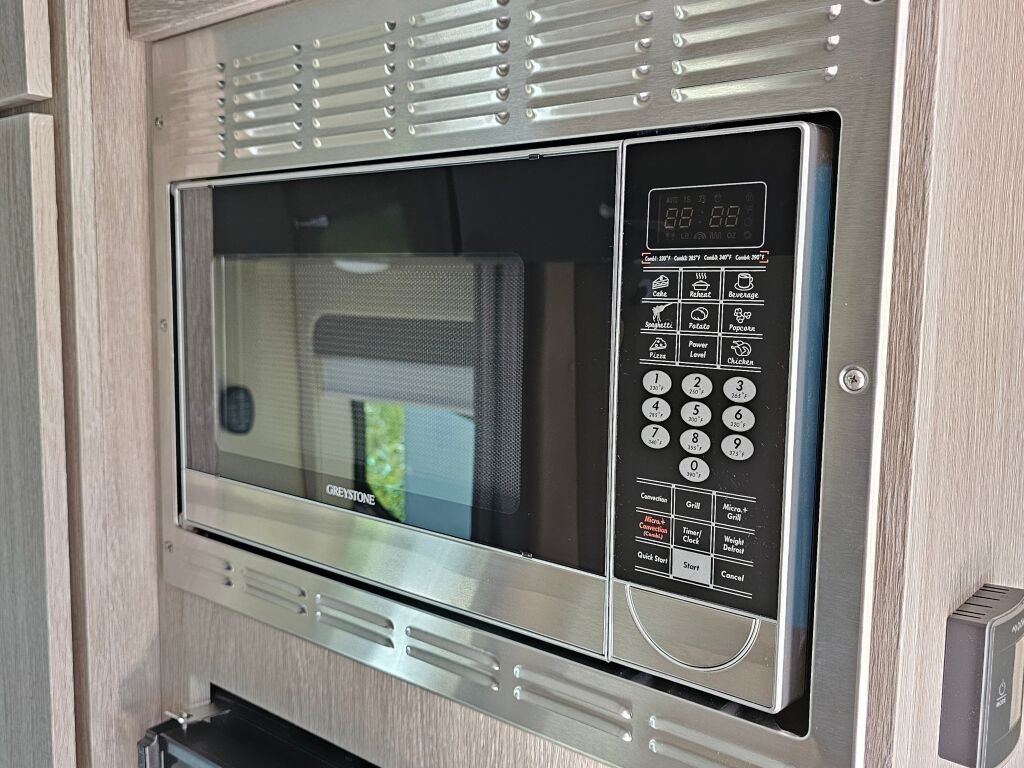 2022 Chinook Bayside SS - Lone Star Storage And trailers