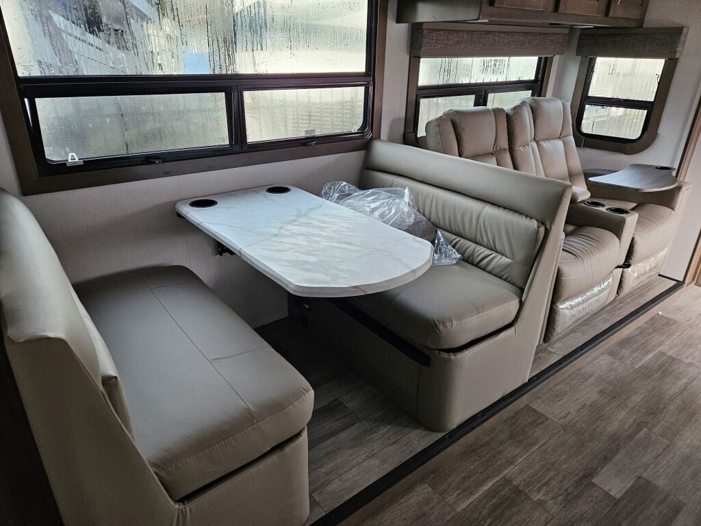 2025 Dynamax Isata 5 Series 30FW - Lone Star Storage And trailers